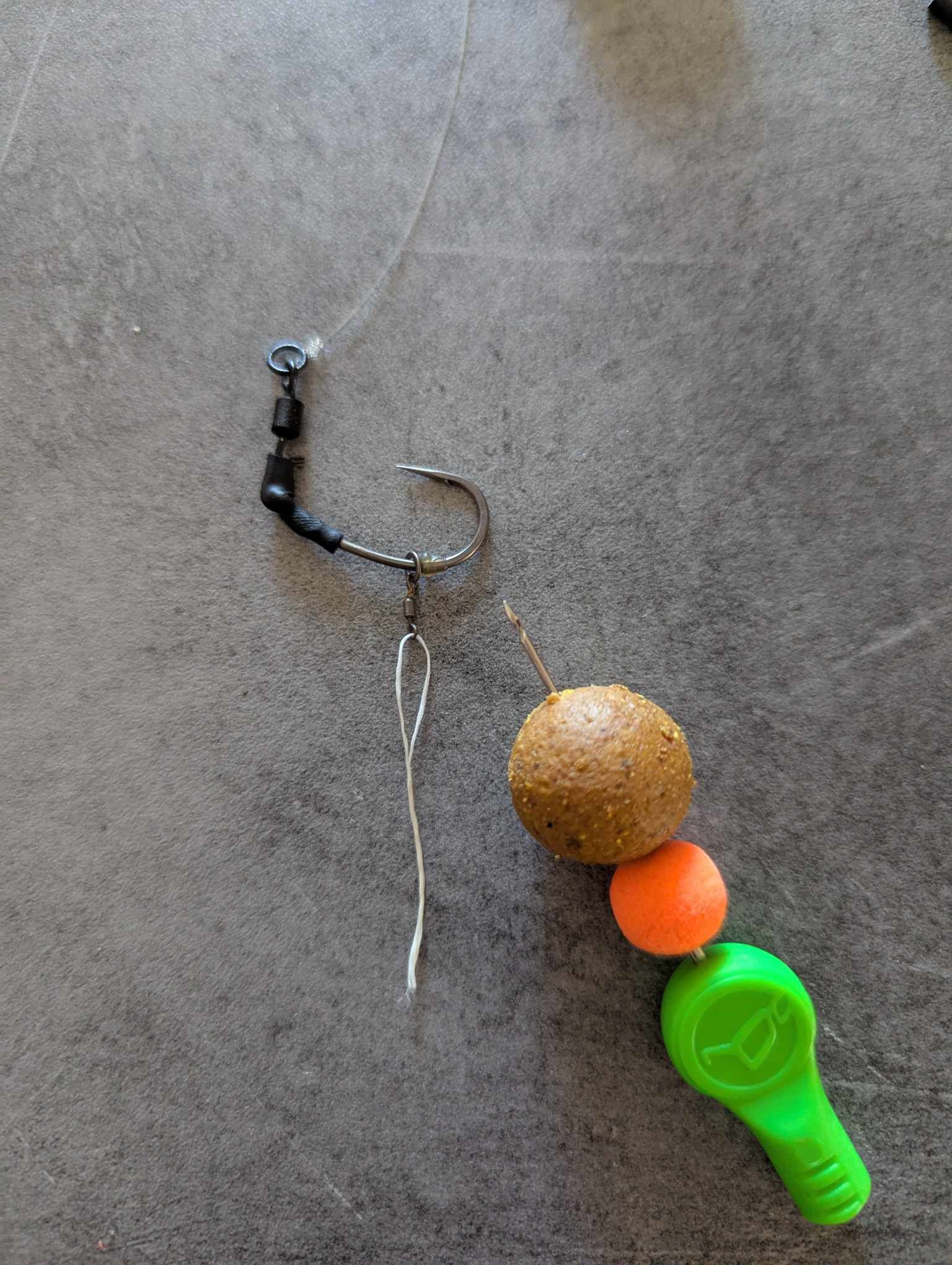 How to Tie the Spinner Rig — Step-by-Step Guide - Hooked On Carp - Carp fishing tips & Beginner ...